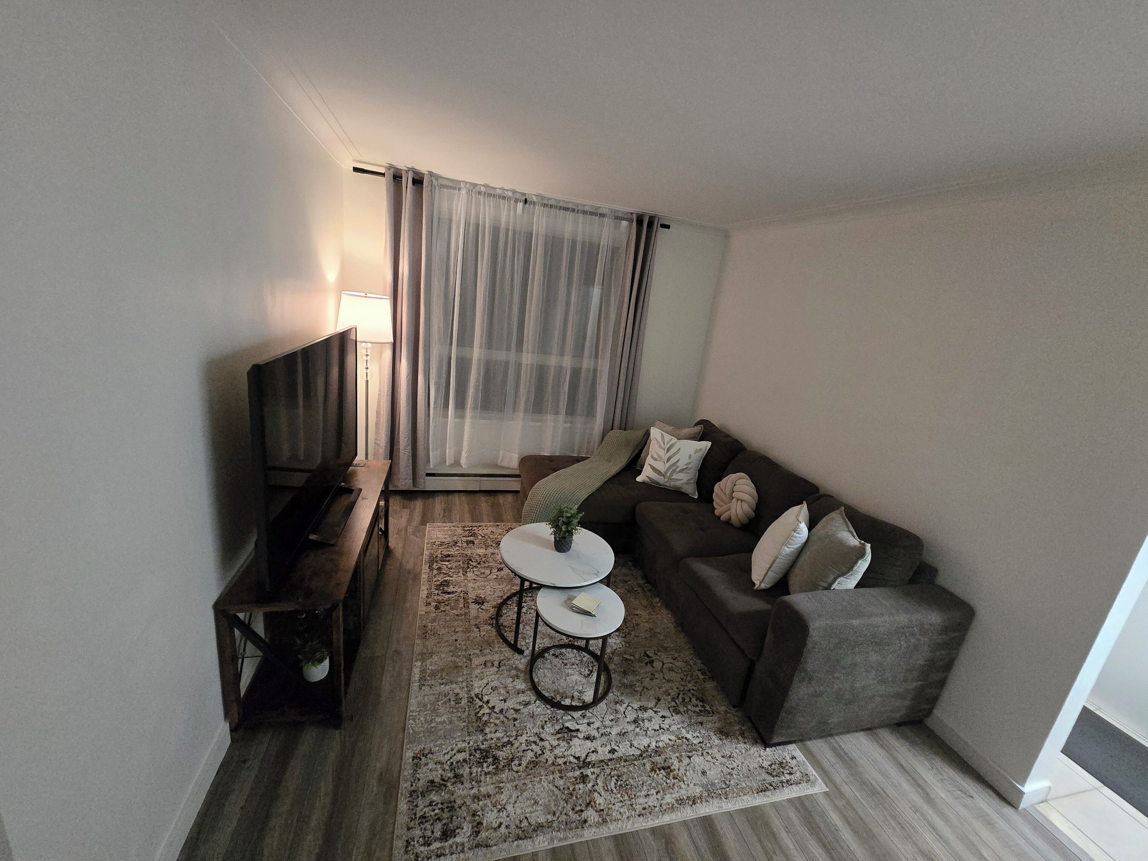 Cozy 2 Bedroom Apartment With Large Patio - Mississauga
