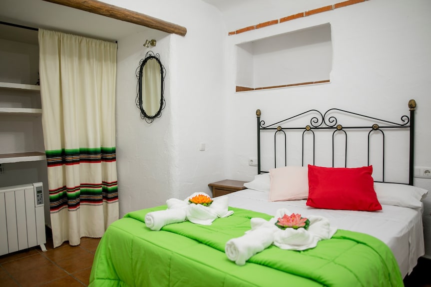 Casa Rural 'Cueva 1 Con Jacuzzi', Vistas A La Montaña, Piscina Y Wi-fi Compartidos - Huéscar