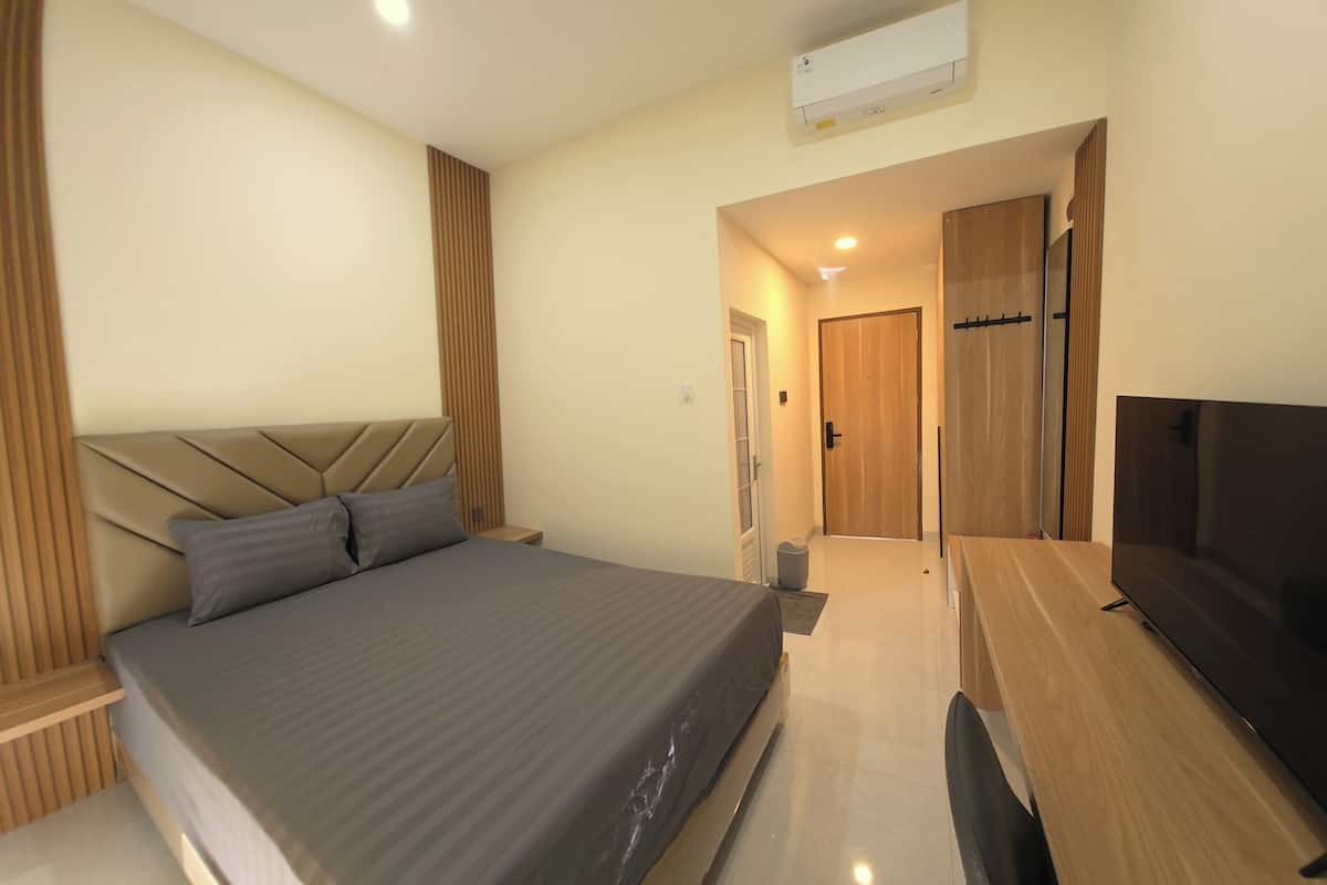 Quarto luxo, sacada | Escrivaninha, roupa de cama