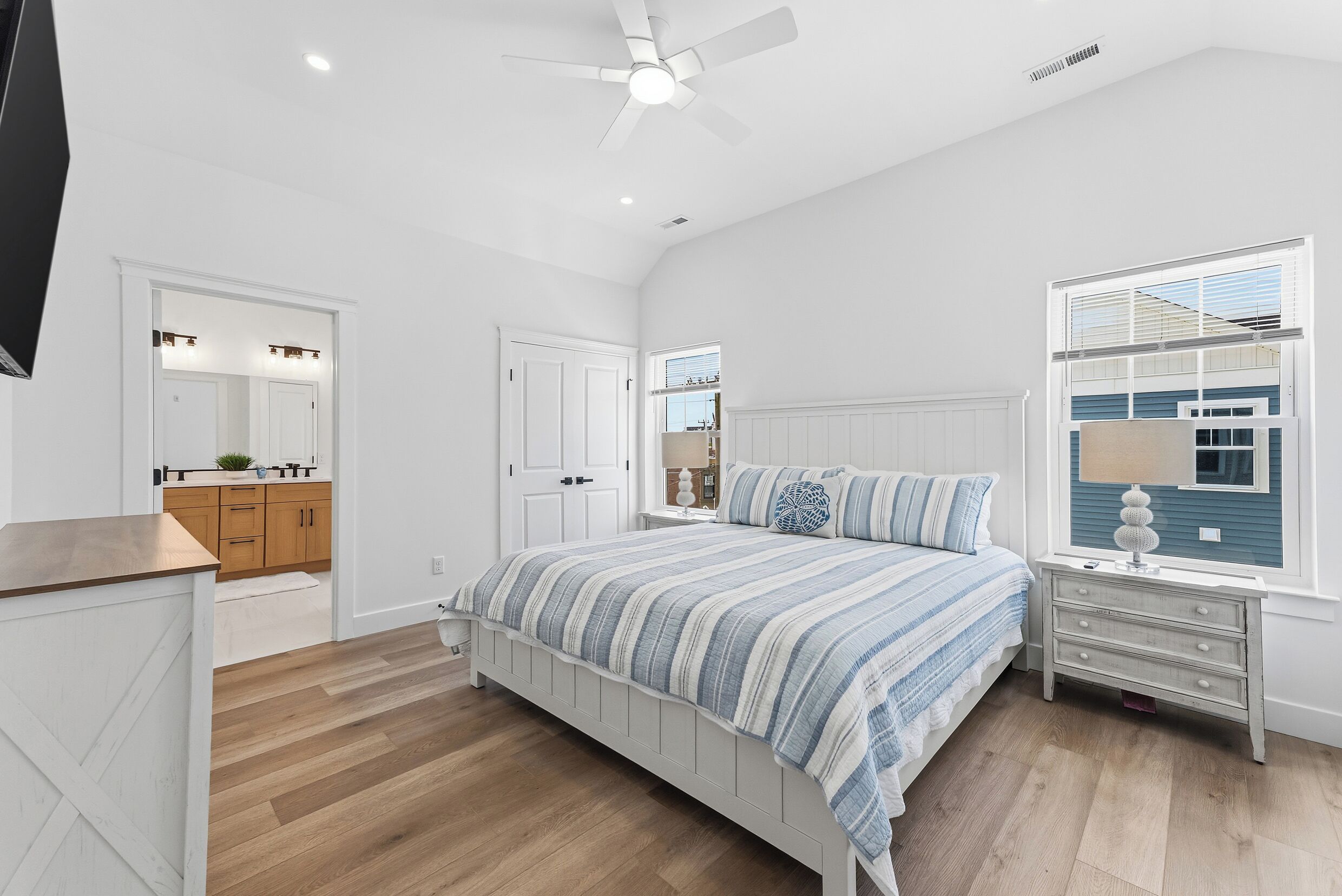 Luxury Top-floor 3br Condo With Pool, Just 2 Blocks From The Beach! - Wildwood, NJ