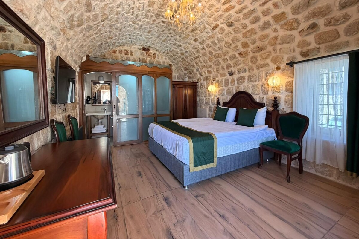 Quarto Duplo Deluxe | Secretária, secretária adequada para computadores portáteis 