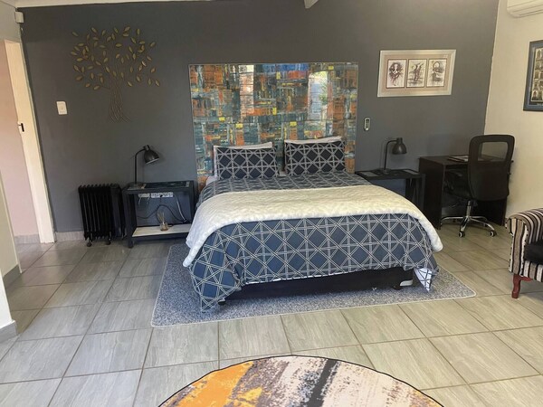 Tranquil Holiday Retreat In Hartbeespoort With Stunning Views - Hartbeespoort