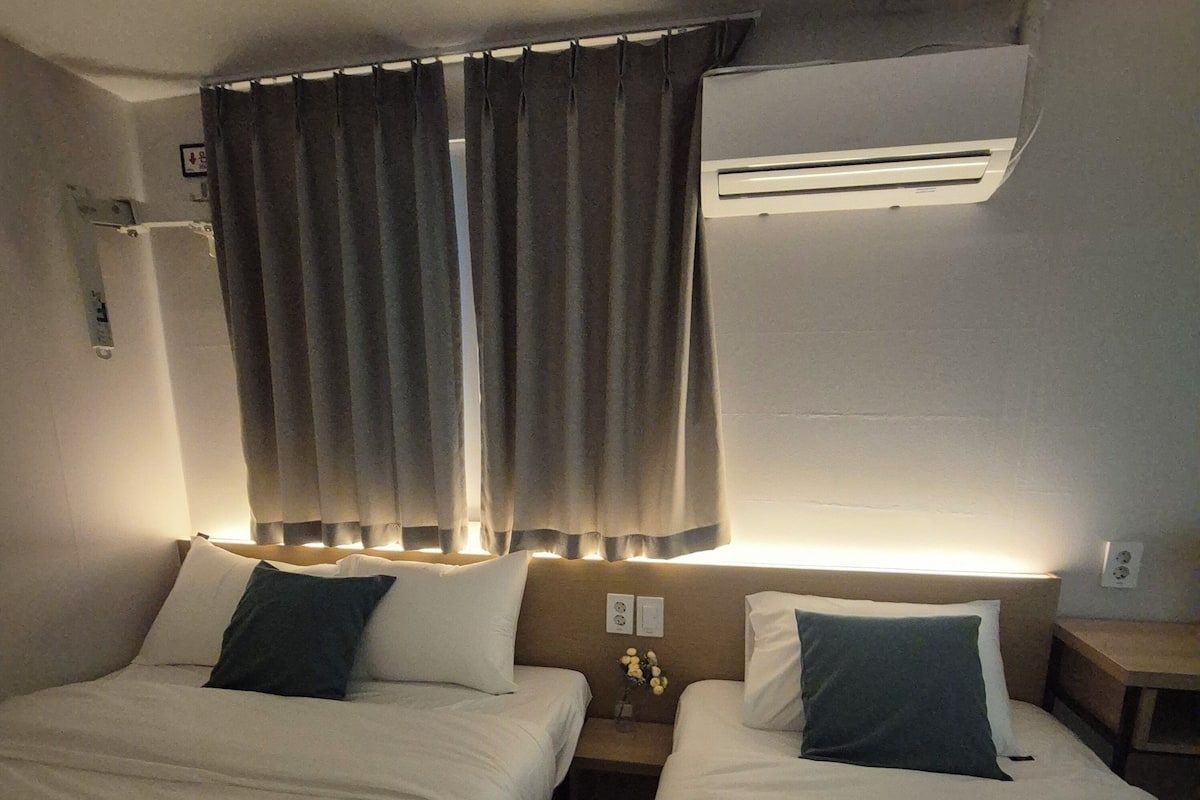 Quarto Triplo Deluxe, casa de banho privativa | Wi-fi grátis 