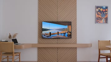Quarto Duplo Deluxe, vista para a praia | Secretária, secretária adequada para computadores portáteis