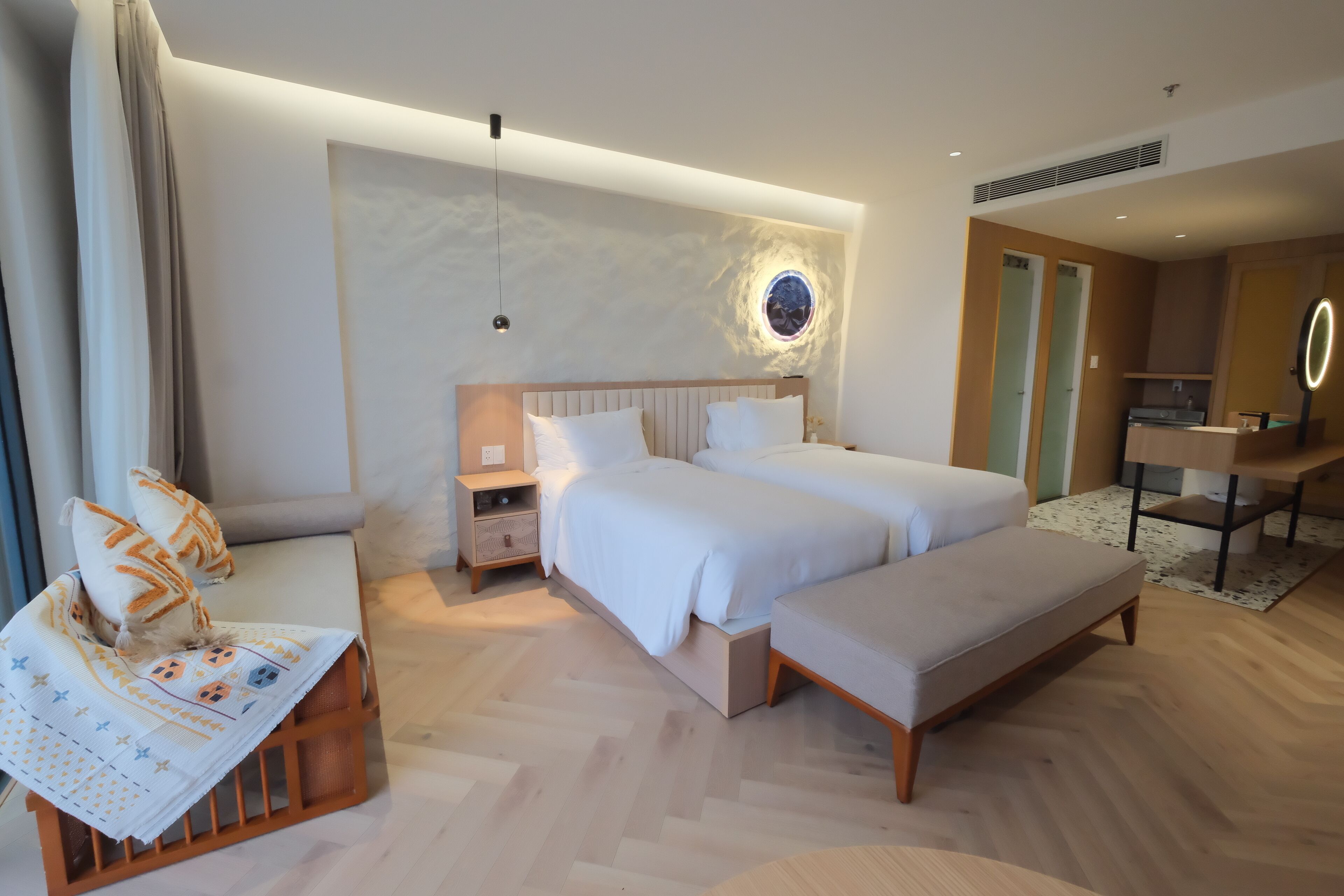 Quarto duplo luxo, vista para a praia | Escrivaninha, espaço de trabalho para notebook, Wi-Fi de cortesia