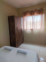 Quarto casal conforto, vista para a praia | Wi-Fi de cortesia