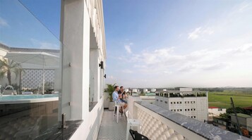 10 piscinas exteriores, guarda-sóis, espreguiçadeiras 