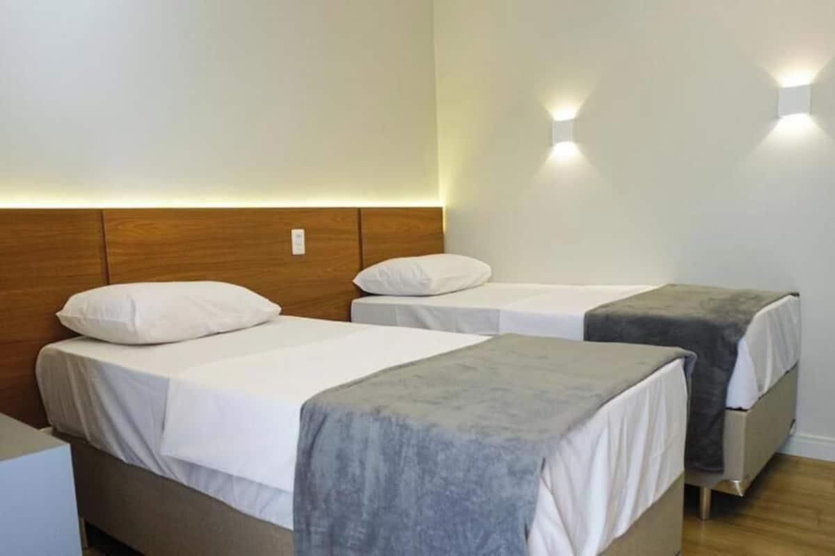 Quarto Twin Deluxe | Wi-fi grátis, roupa de cama fornecida 