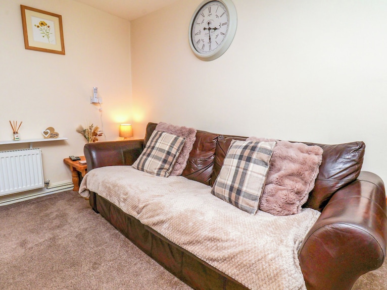 Owl, Pet Friendly, With Pool In Pickering - Thornton Dale