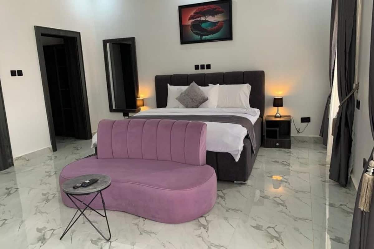 Apartamento Exclusivo | Roupa de alta qualidade, secretária