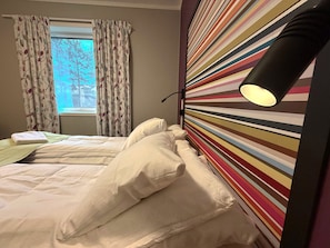 Quarto Duplo Comfort, vista para o jardim | Wi-fi grátis, roupa de cama fornecida