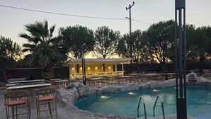 Piscina exterior sazonal 
