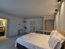 Quarto casal conforto | Ferros/tábuas de passar roupa, Wi-Fi de cortesia
