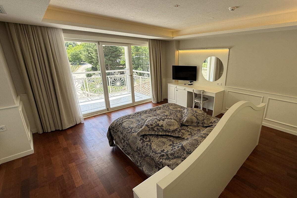 Quarto Duplo, vista para o rio | Roupa de alta qualidade, minibar, roupa de cama fornecida 