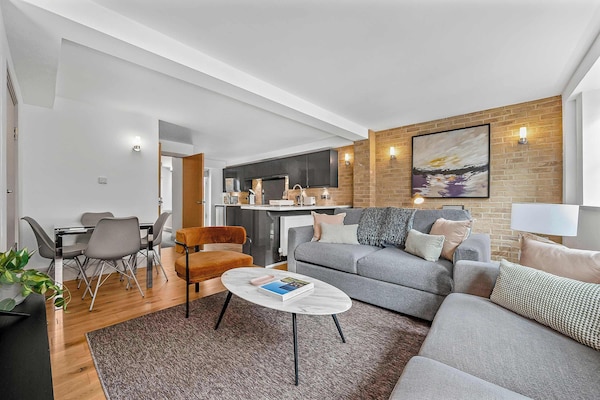 Serene 1-bed In Soho, Steps From Oxford Street - London