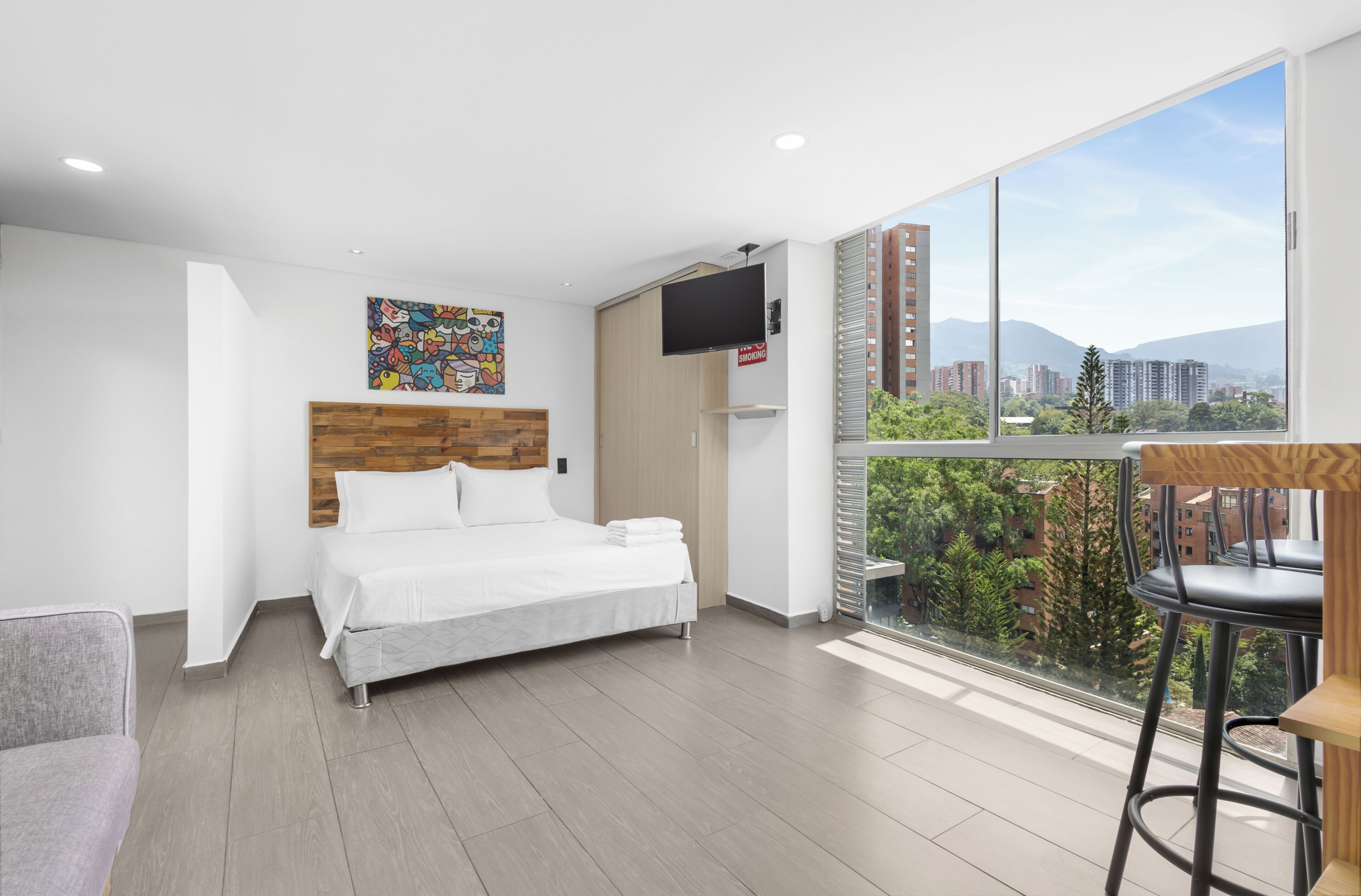 Apartamento luxo, sacada, vista para a cidade | Wi-Fi de cortesia