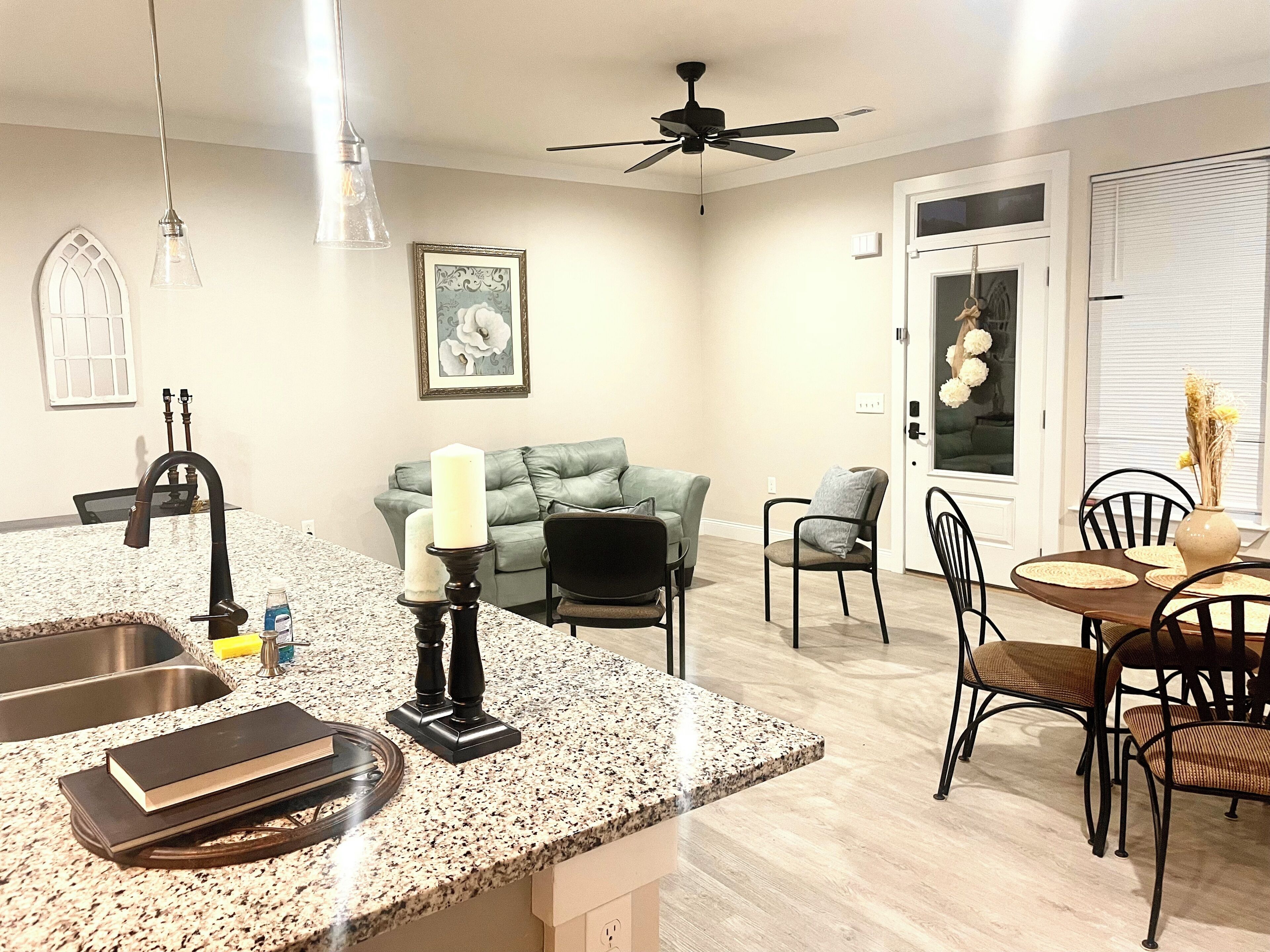 Modern 3-bedroom Townhome In Quiet Cleveland With Wi-fi & Ac - Cleveland, TN