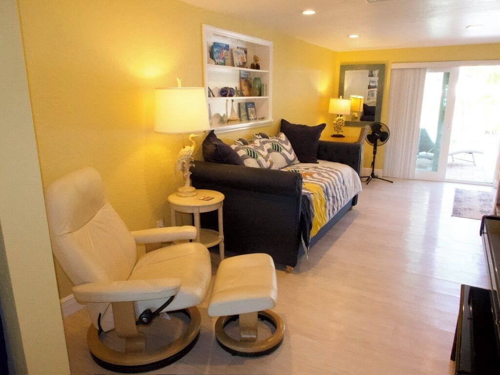 Bayside Bungalow On Quiet Street With Pool & Dock - St. Petersburg, FL