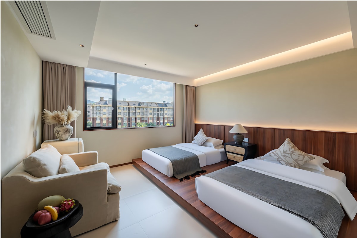 Quarto duplo standard, vista para o pátio | Frigobar, escrivaninha, cortinas blackout, Wi-Fi de cortesia