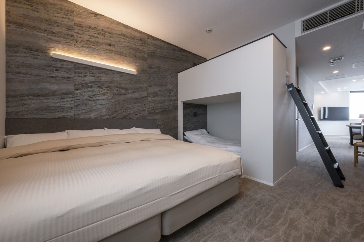 Apartamento standard | Cofres nos quartos, espaço de trabalho para notebook
