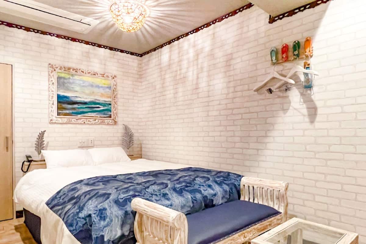 Quarto casal básico, para fumantes (Pretty (Smoking Allowed)) | Wi-Fi de cortesia, roupa de cama