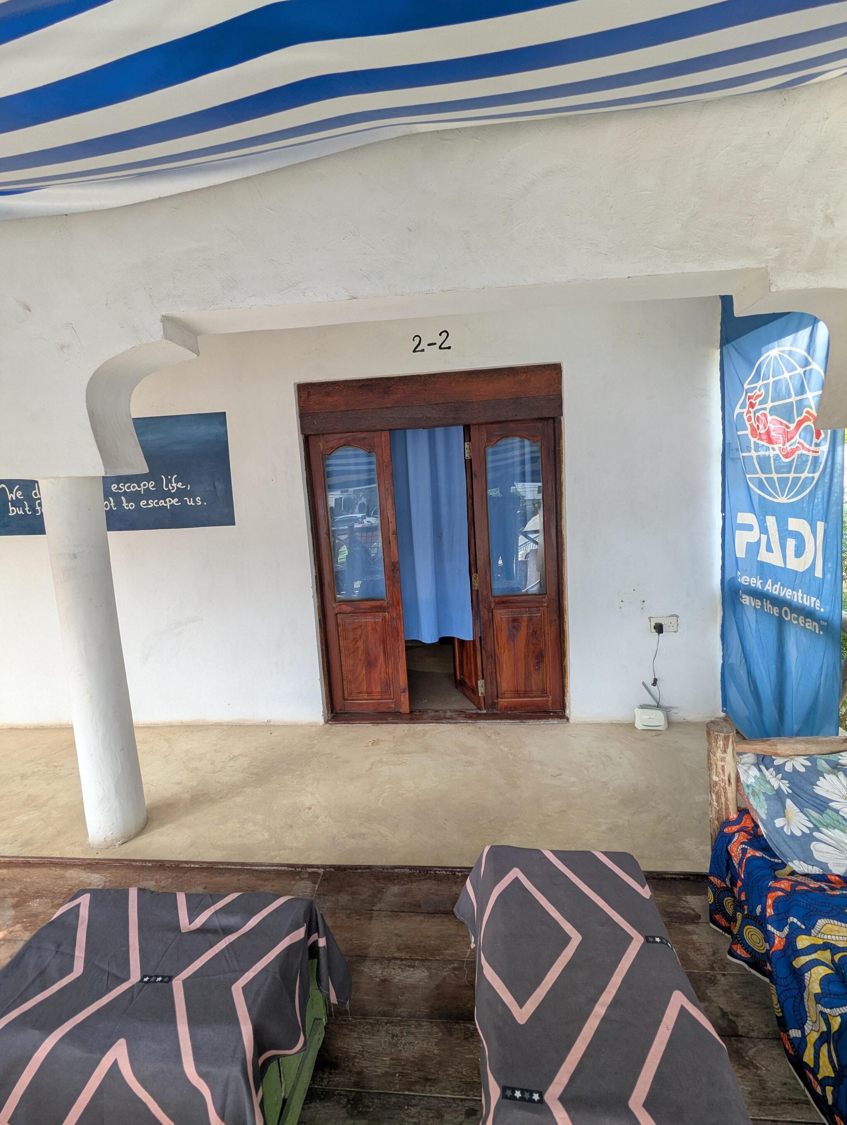 Quarto casal clássico, vista para a piscina | Individualmente decorados