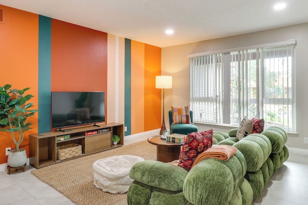 Chic 5br, Yard, Mtn Views, Games 4 Fun Family Time - Albuquerque, NM