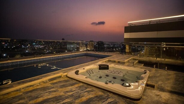 Apartamento Deluxe, varanda, Vista para a cidade | Piscina