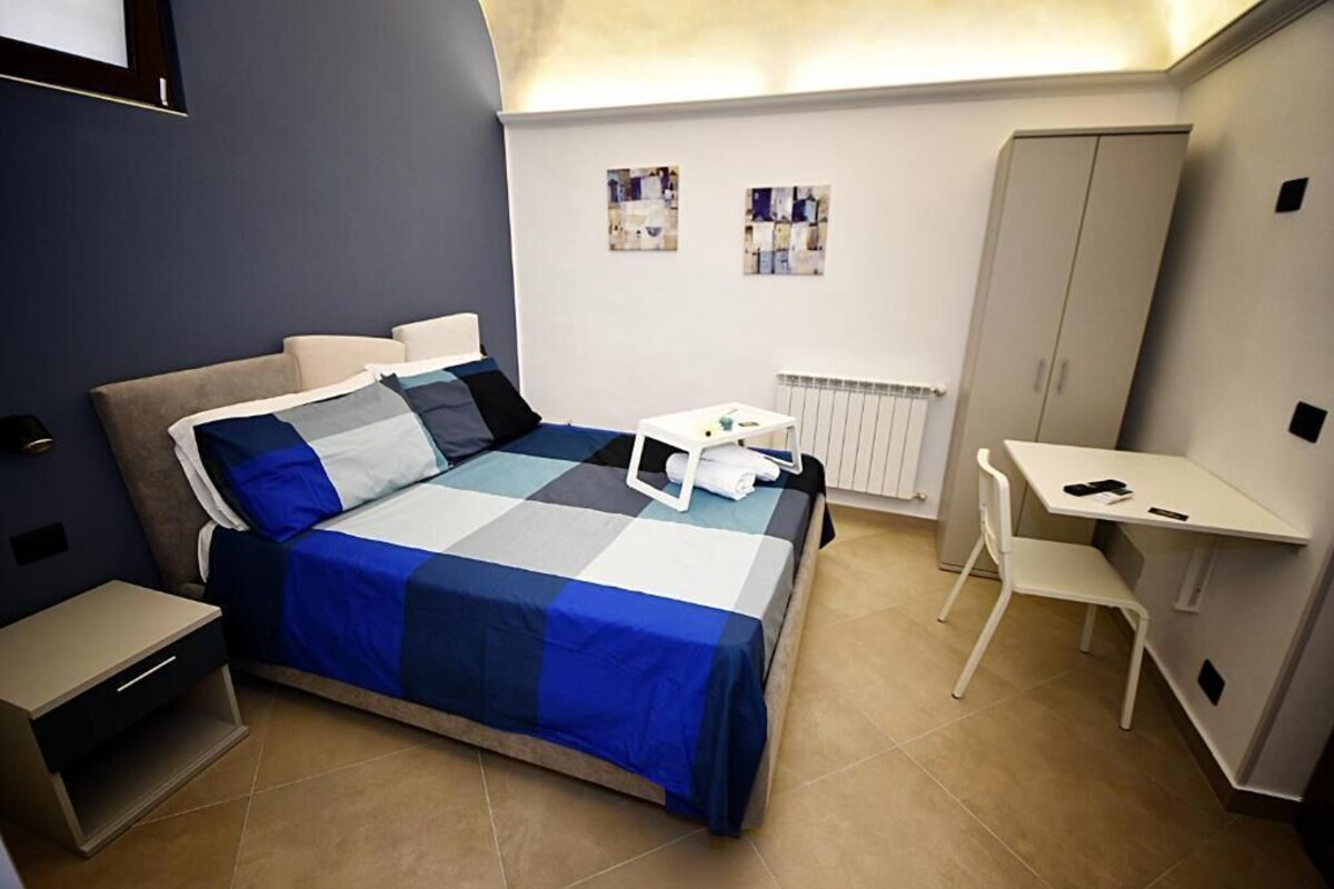 Quarto casal standard | Escrivaninha, ferros/tábuas de passar roupa, Wi-Fi de cortesia