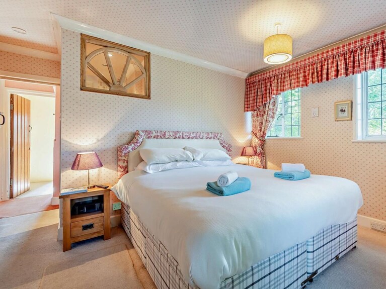 4 Bed In Ringwood (Oc-92557) - Ringwood