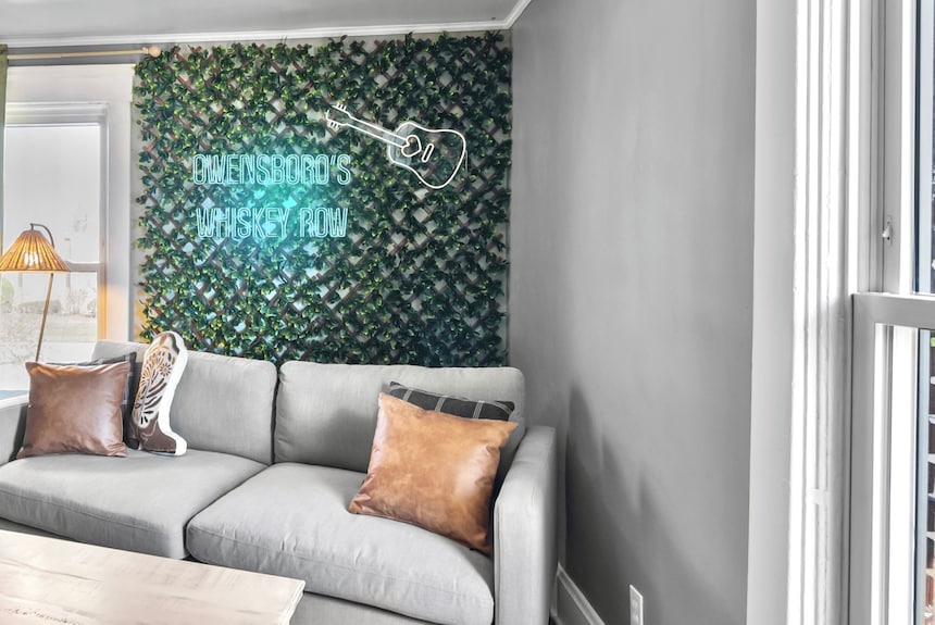 Sip & Stay On Owensboros Whiskey Row Stylish 2br Retreat - Luce Township, IN