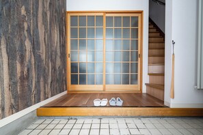 Casa básica, 3 quartos, vista para a cidade | Parte interna