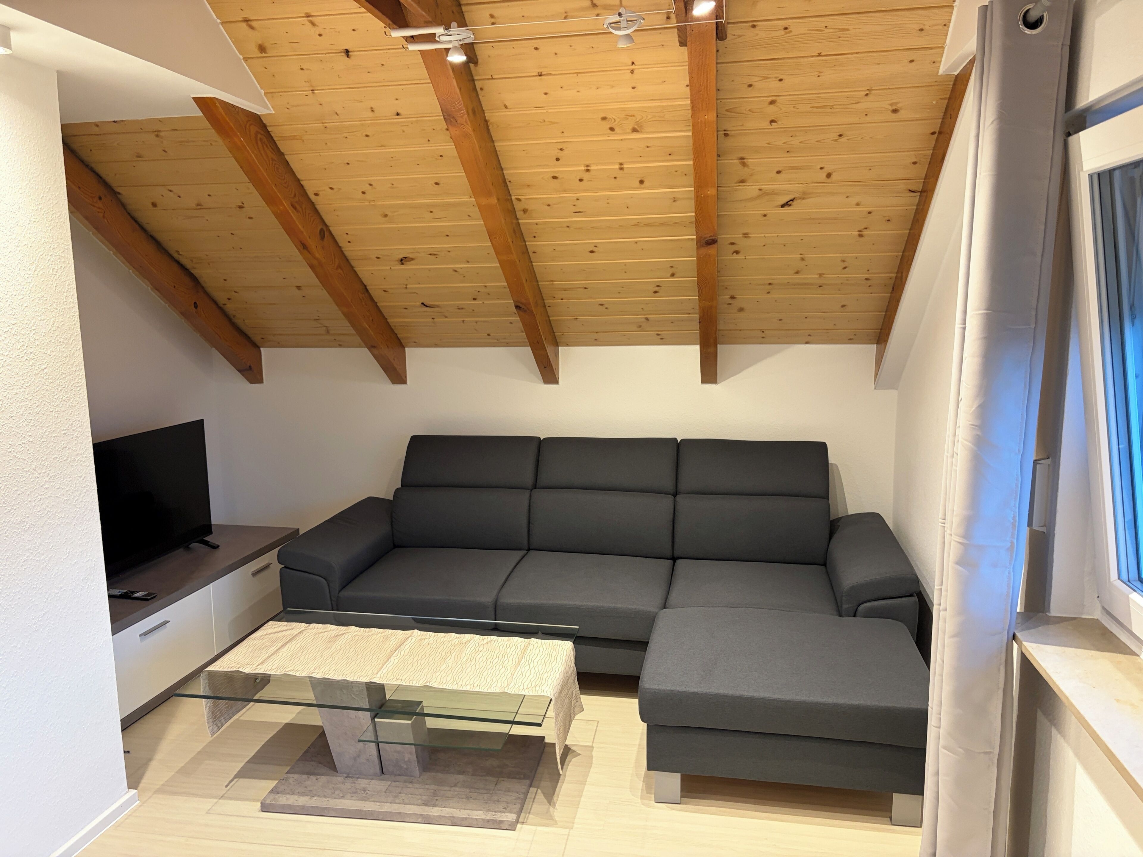 Luxury 2-bedroom Apartment With A Balcony And Parking Space (Electric Car Wall Box) - Freiberg am Neckar, Germany