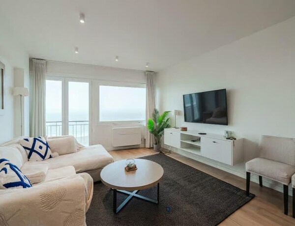 Seafront Apartment With Views In Blankenberge - Bruges