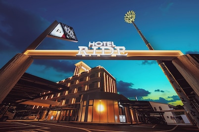 HOTEL RIDE - Adults Only