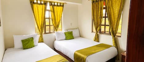 Quarto triplo standard | Wi-Fi de cortesia, roupa de cama