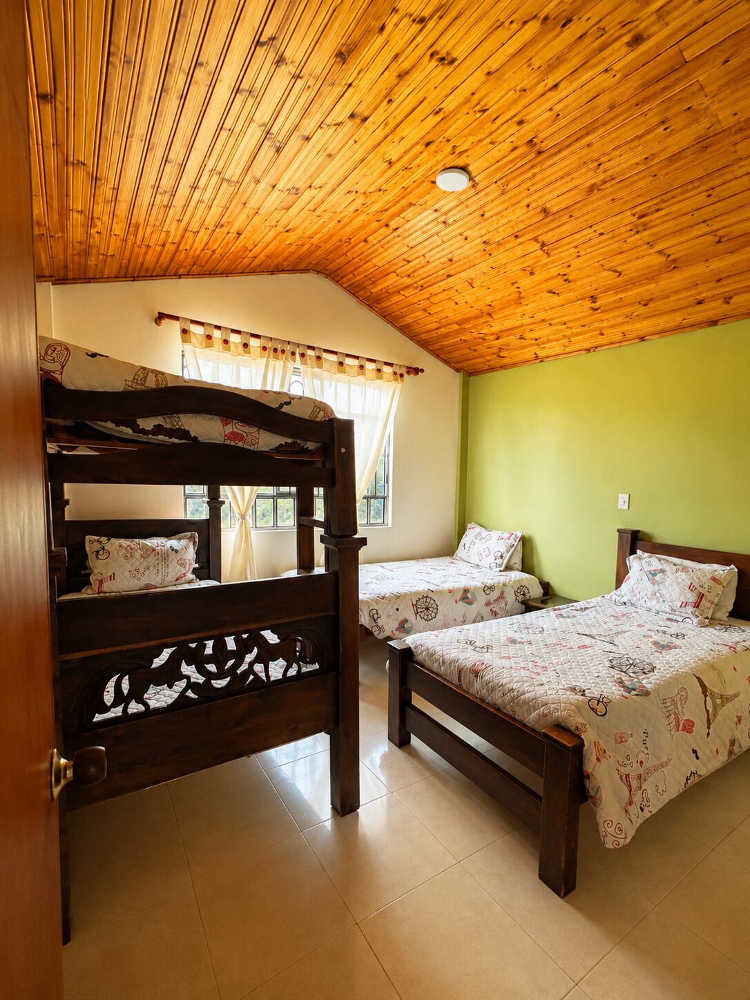 Cabana de Madeira Familiar | Wi-fi grátis, roupa de cama fornecida 