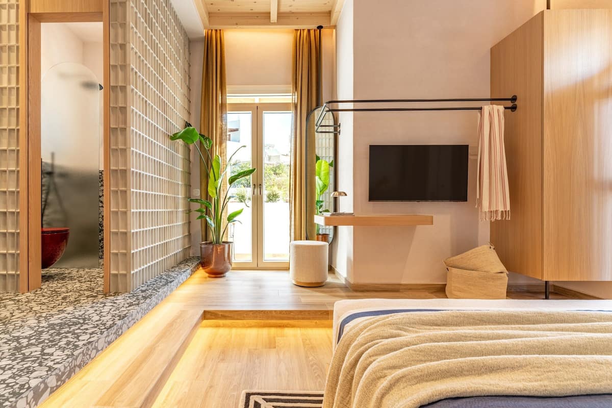 Suite de Luxo | Minibar grátis, cofre no quarto, cortinas/cortinados opacos 