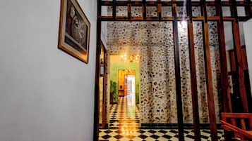 Casa luxo | Frigobar (abastecido com itens grátis), ferros/tábuas de passar roupa