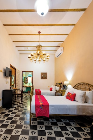 Casa luxo | Frigobar (abastecido com itens grátis), ferros/tábuas de passar roupa