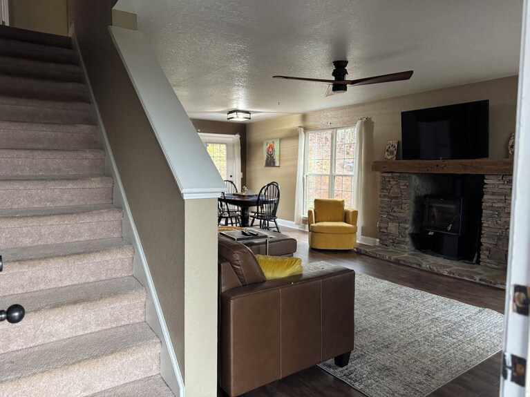 Hilltop Home W/mtn View,firepit & Wifi.close To Dt - Franklin, NC