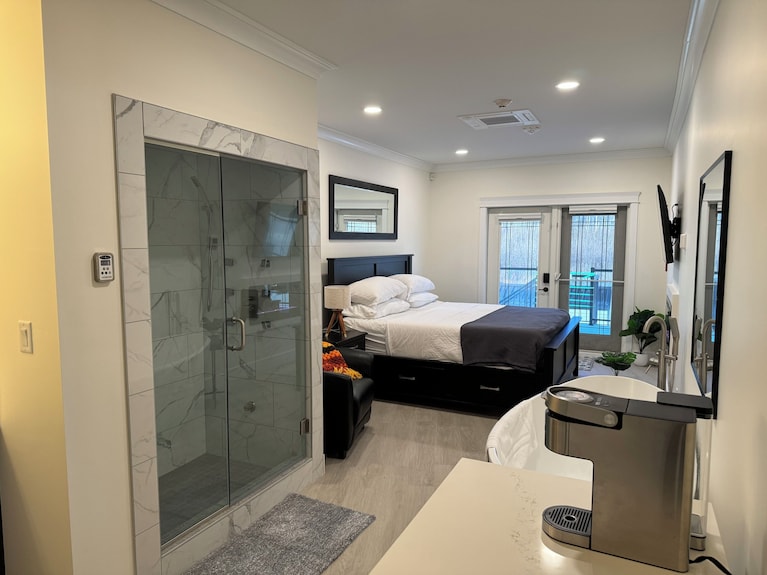 Rivers Edge Private Residence - Four Luxury Suites With River Views - Fort McMurray