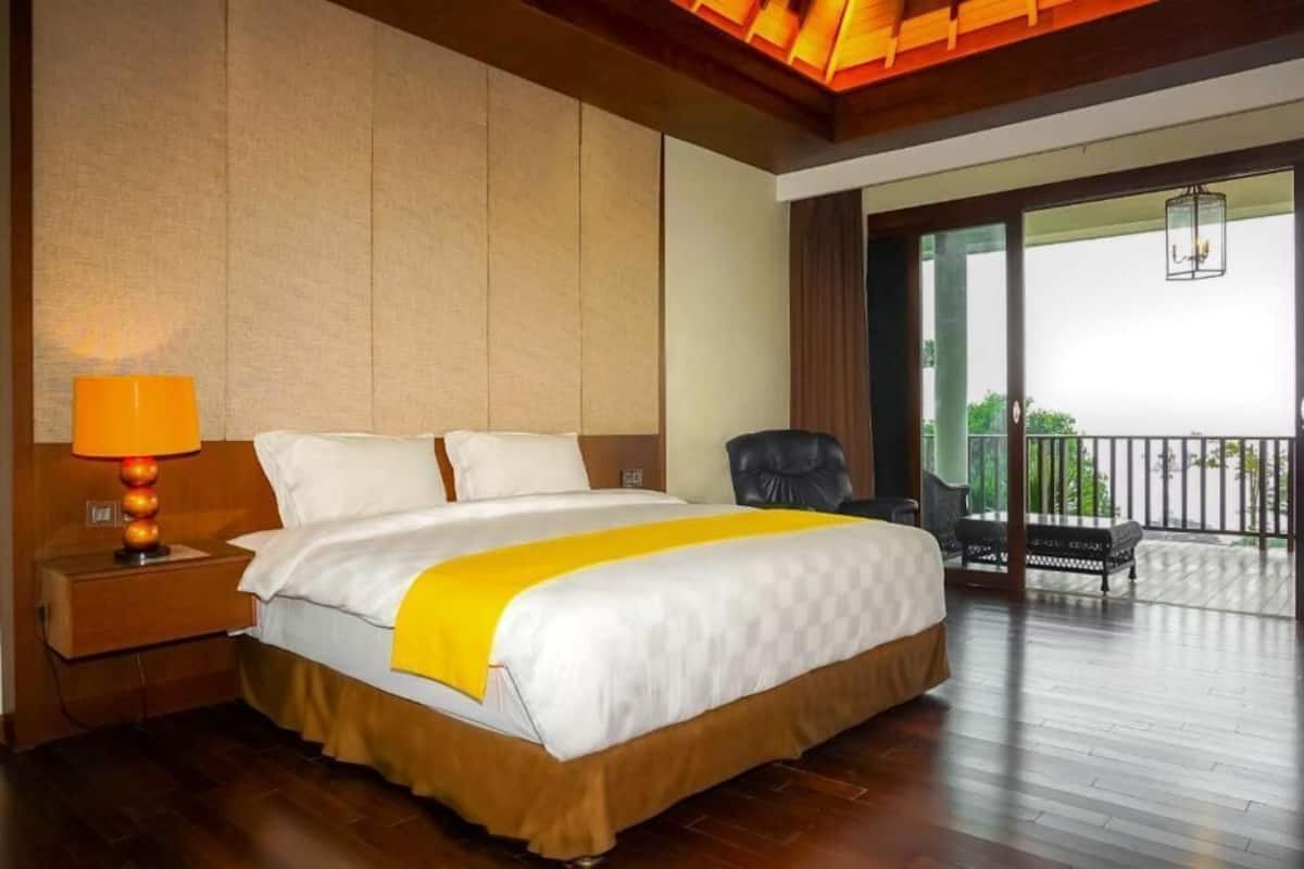 Quarto casal, 1 cama King | Escrivaninha, Wi-Fi de cortesia