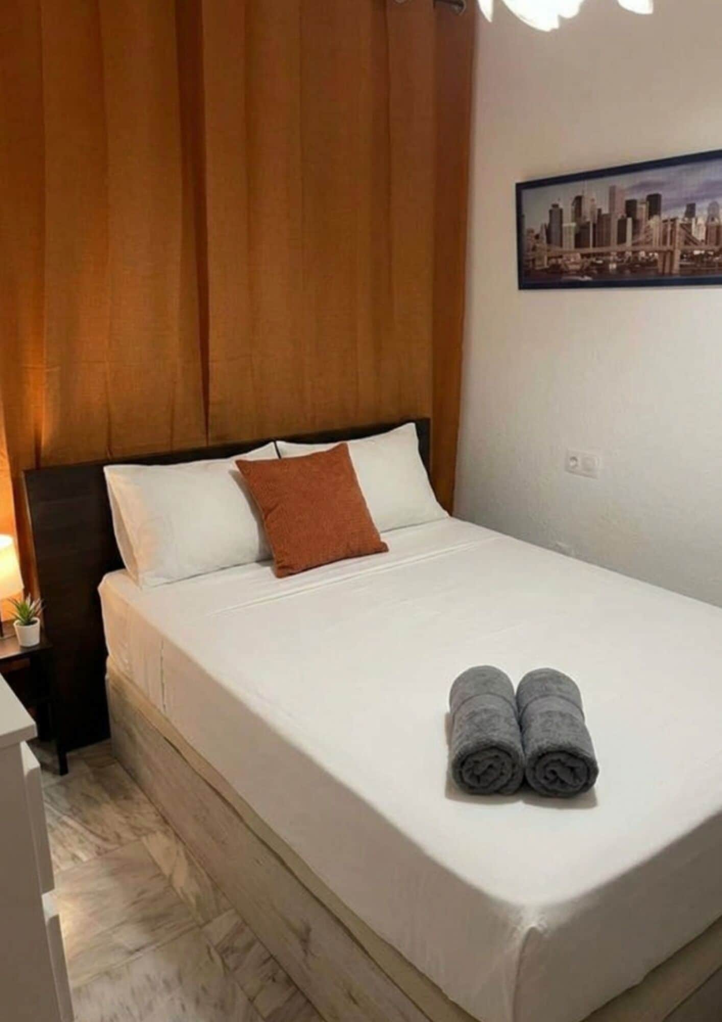Apartamento, 1 cama de casal e sofá-cama, sacada | Ferros/tábuas de passar roupa, Wi-Fi de cortesia