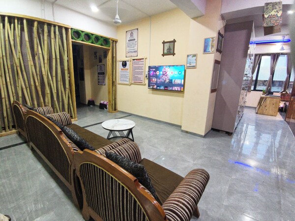 Suvidha Dormitory Hotel - Bhuj