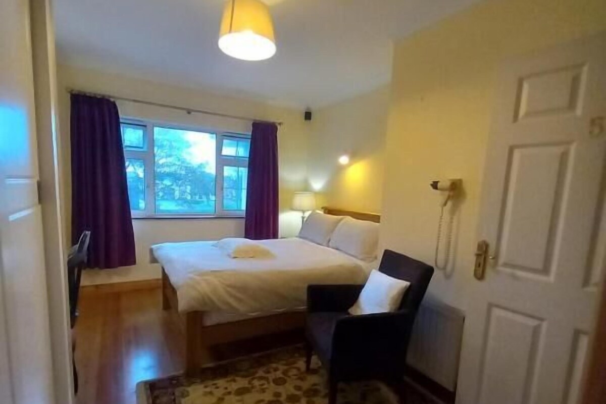 Quarto Duplo Deluxe, Vista para a cidade | Quartos insonorizados, Wi-fi grátis 