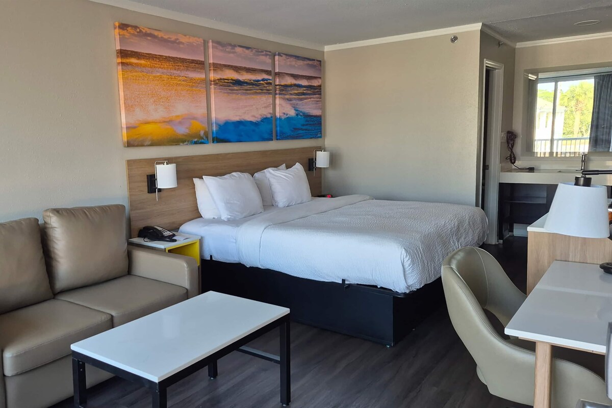 Suite, 1 cama king-size, não fumadores | Secretária, cortinas/cortinados opacos, ferro/tábua de engomar 
