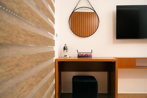 Quarto Duplo Deluxe, varanda, vista para a piscina | Interior