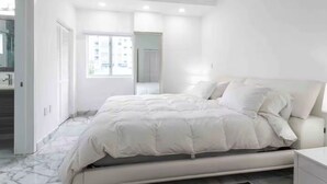 Apartamento, 2 quartos, cozinha, vista para o pátio | Quartos à prova de som, ferros/tábuas de passar roupa, Wi-Fi de cortesia
