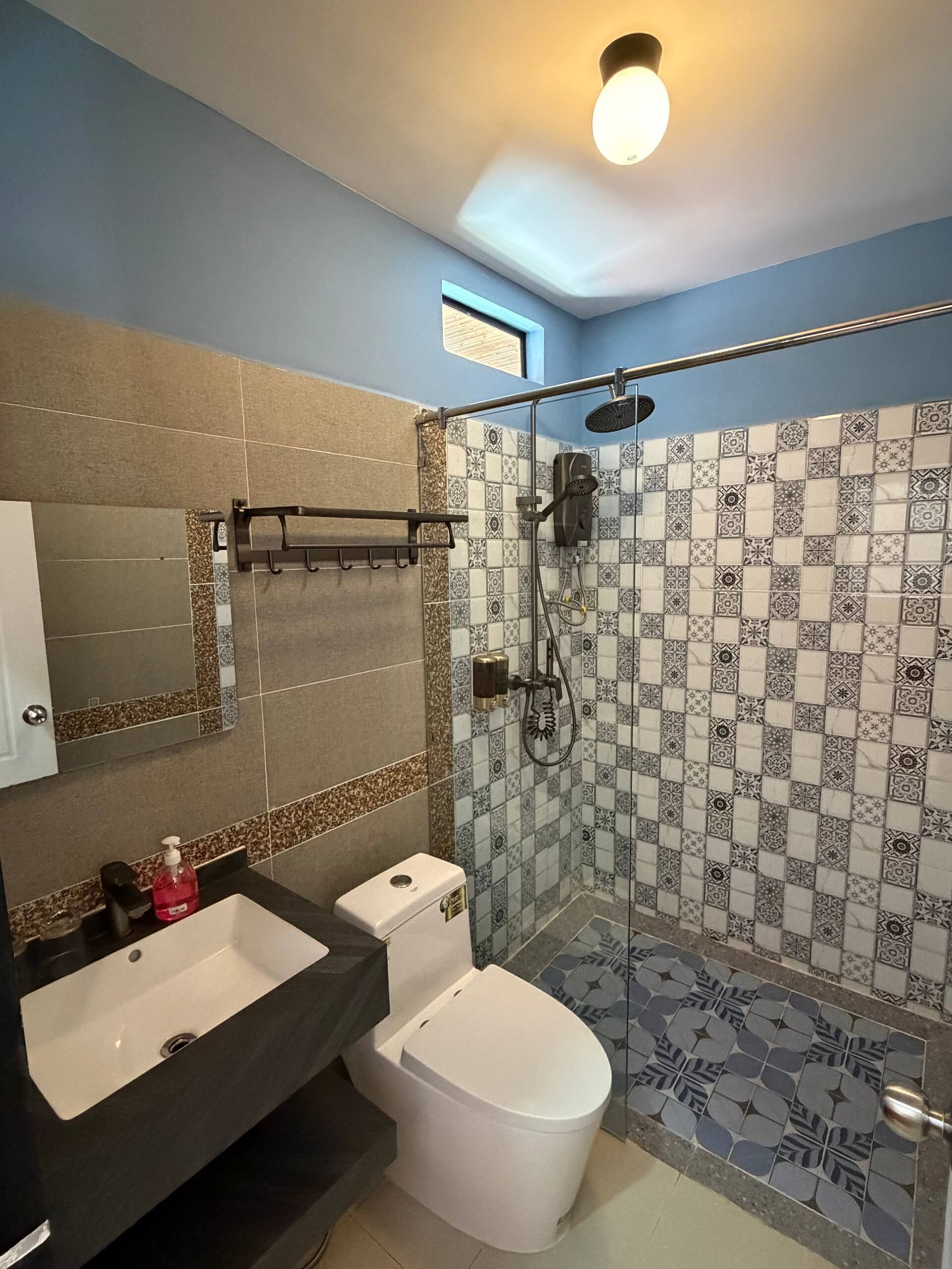 Quarto casal luxo | Cofres nos quartos, escrivaninha, ferros/tábuas de passar roupa